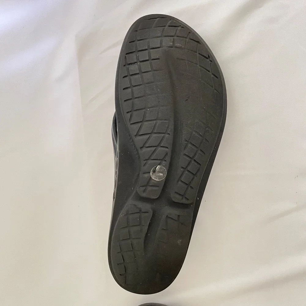 OOFOS | Shoes | Oofos Original Cushioned Recovery Sandals Black ...